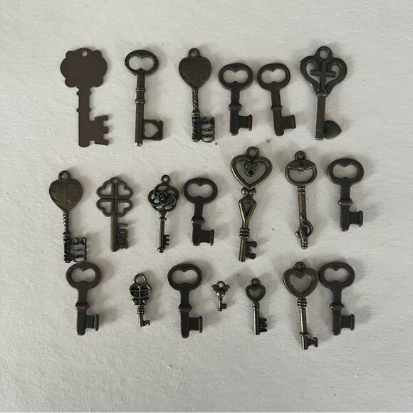 None | Office | Vintagestyle Small Skeleton Keys Set Of 2 | Poshmark
